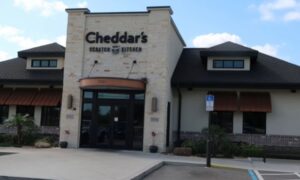 Best Cheddar's Painkiller Cocktail Recipe » Drinks & Foods